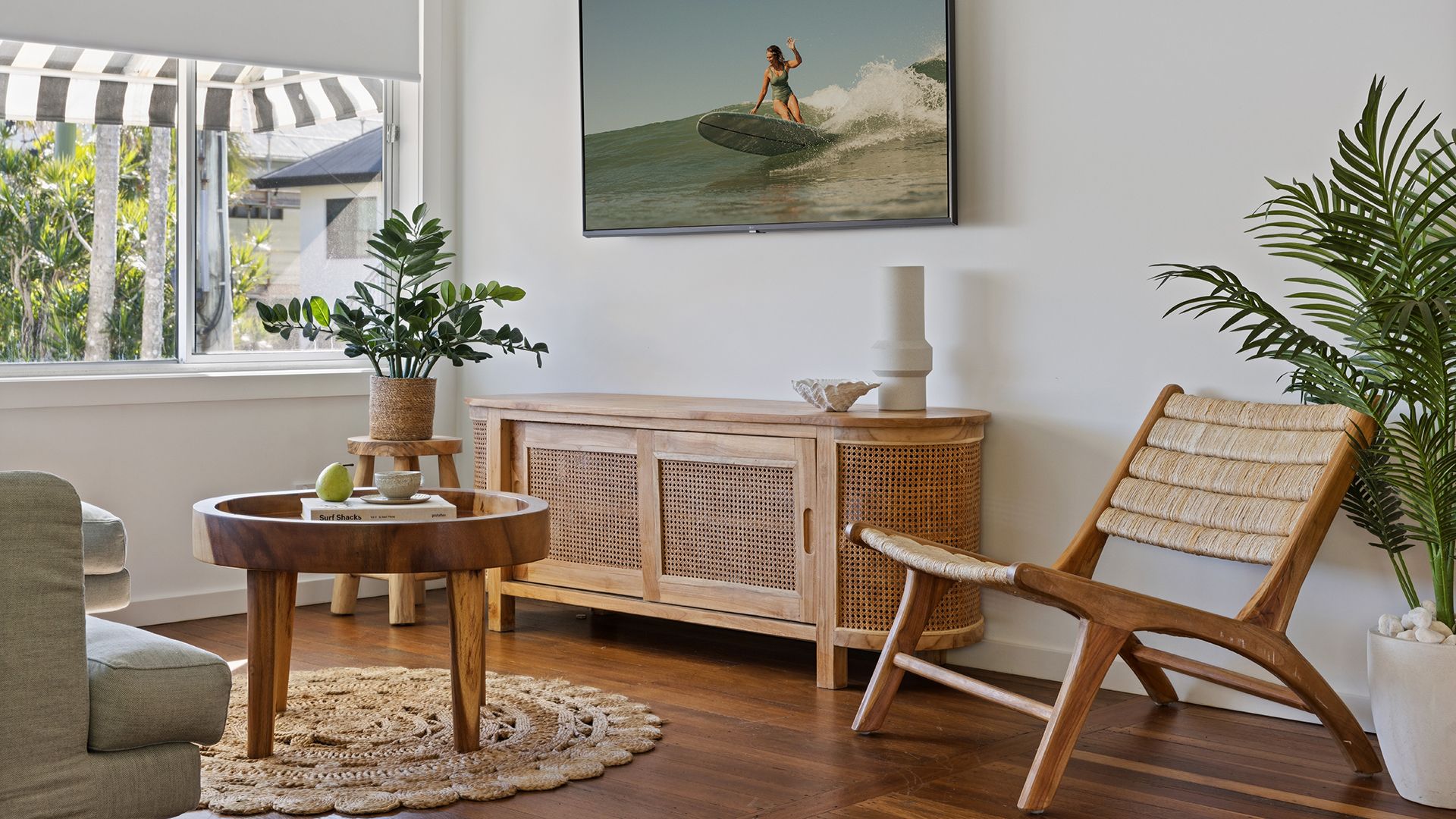 ZEPHYR - Modern Coastal Beach Shack | Holiday Yamba - Holiday Yamba